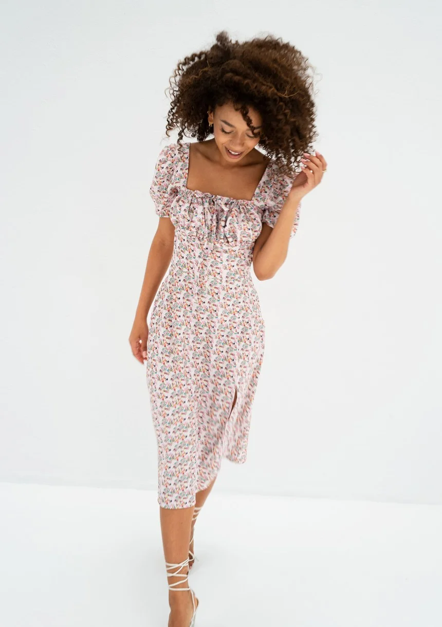 Marsela - Letnia sukienka w kwiatki pudrowy róż - Mosquito